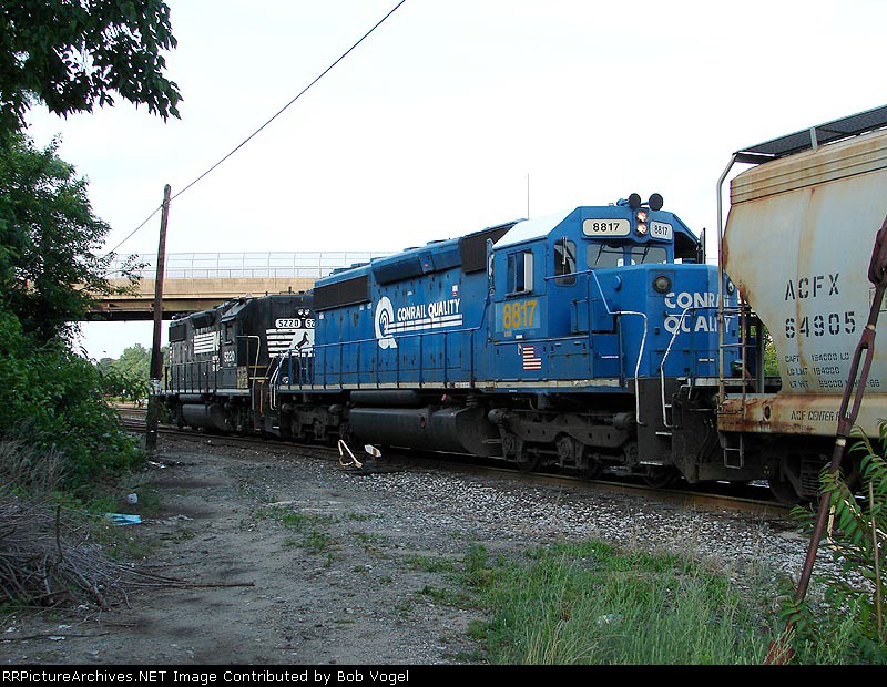 CSX 8817 & NS 5220